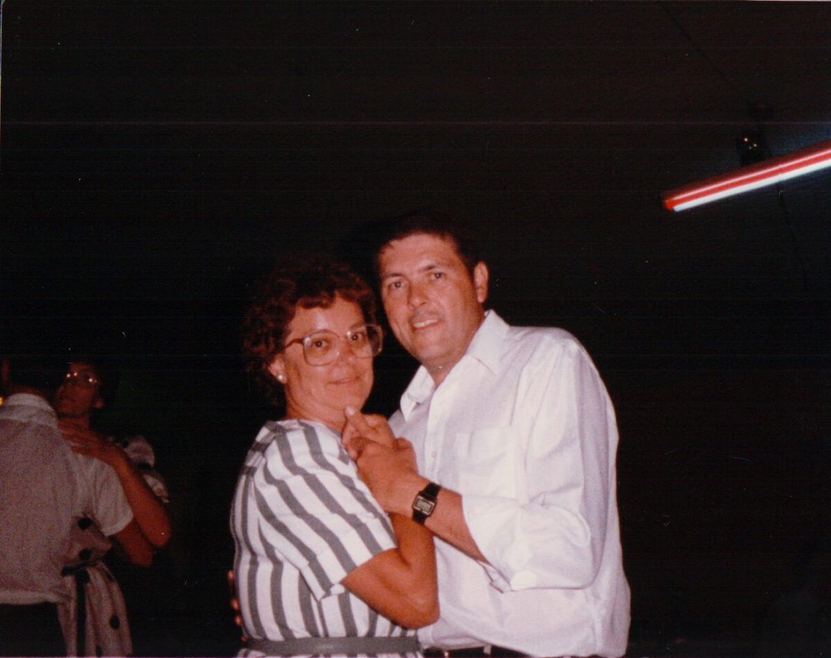 Woman With Dementia, 85, Forgets Herself but Not Her Beloved Husband ...