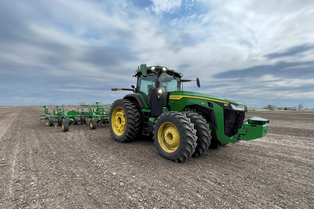 Silicon Valley Layoffs Are a Boon for Tech-Hungry Farm Equipment Makers ...