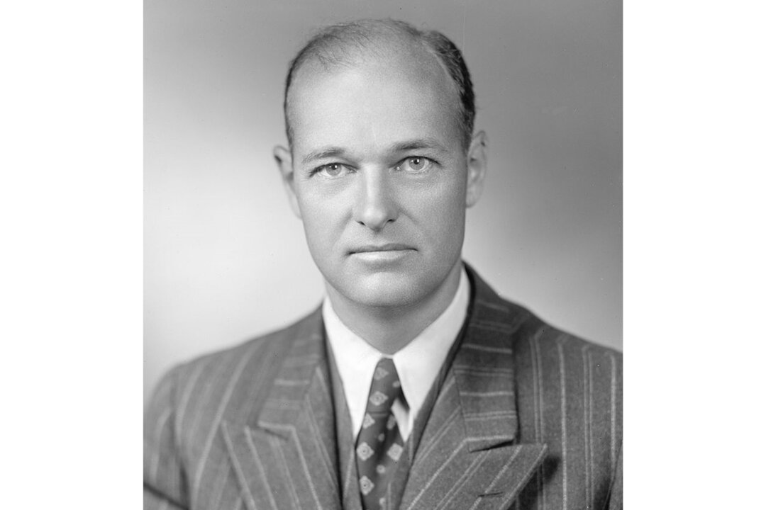 Book Review: Kennan: A Life Between Worlds | The Epoch Times