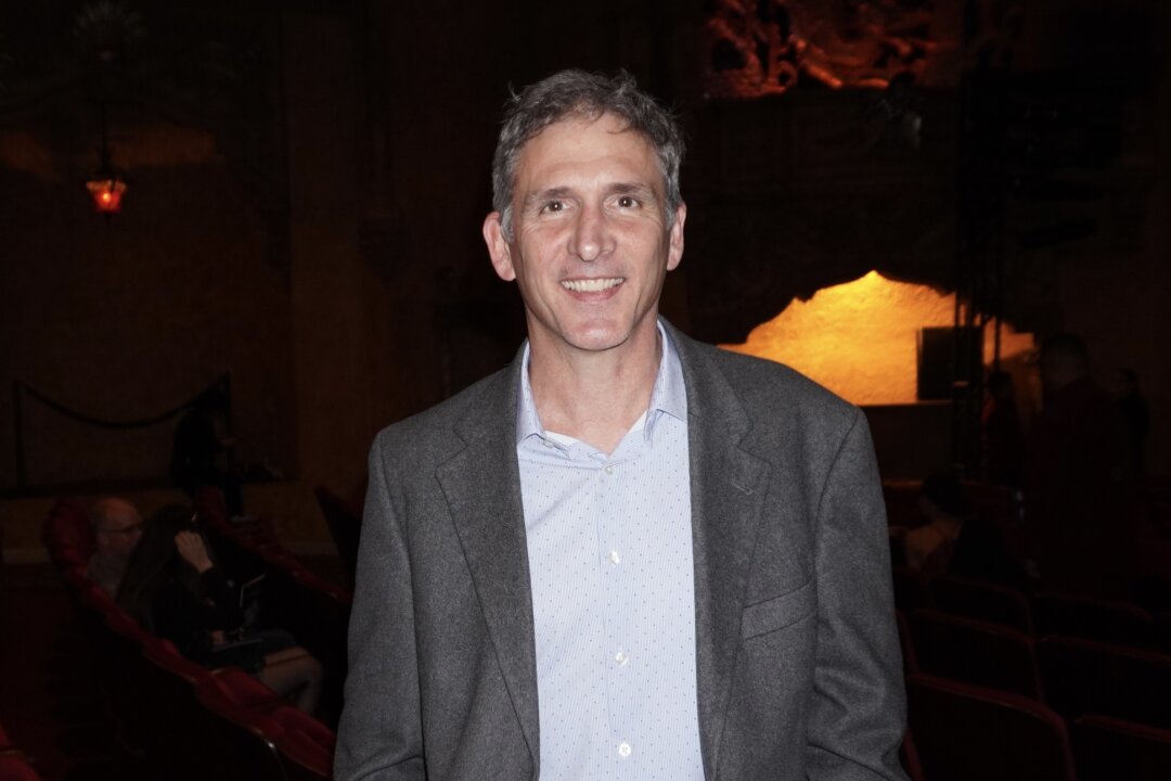Shen Yun ‘Helps Us Live in Peace and Unity,’ Says Illinois Theatergoer ...