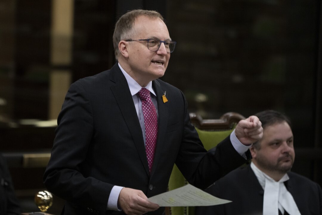 In ‘Flip Flop’ on Liberals, NDP Says Trudeau’s Top Adviser Should ...