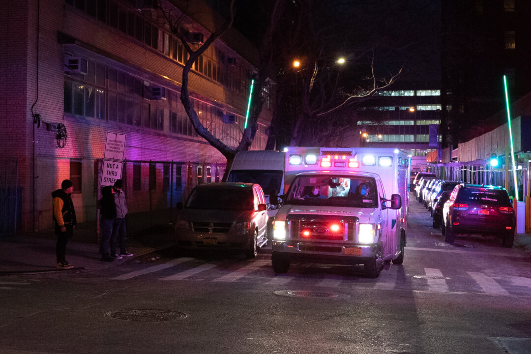 Sarah Becker, Former Cast Member of ‘The Real World,’ Dies by Suicide ...