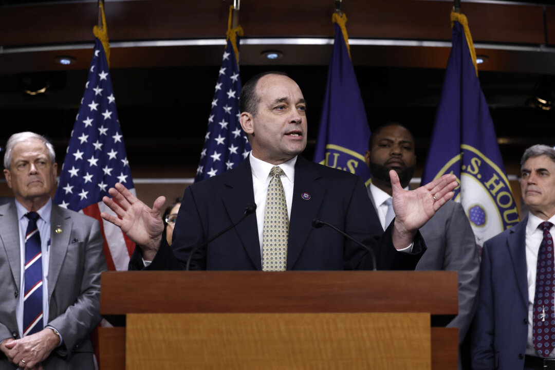 Lawmaker Revives Push to Make English Official US Language | The Epoch ...