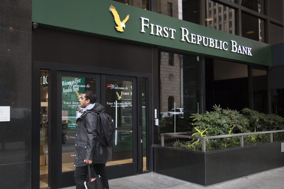 IN-DEPTH: First Republic Bank Fights for Survival | The Epoch Times