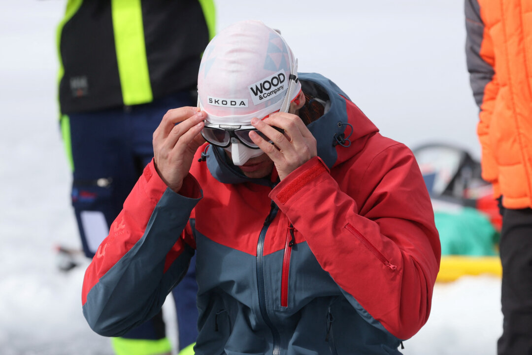 Free-Diver Plunges to Record Depth Beneath Frozen Swiss Lake | The ...