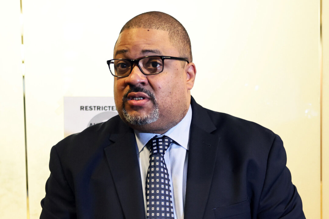 Who Is Alvin Bragg? What You Need to Know About the Manhattan DA Who ...