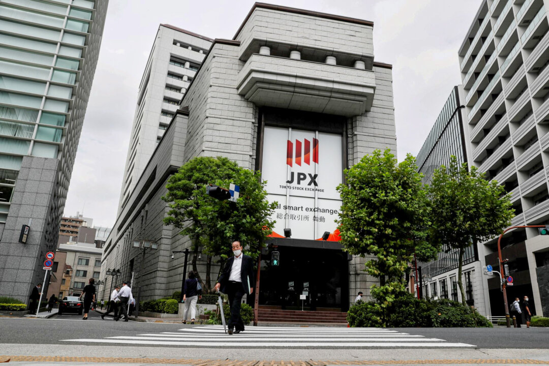 Shares Rise as Bank Support Emboldens Investors | The Epoch Times