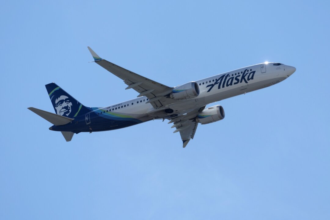 Alaska Airlines Pilot Pleads Not Guilty to Attempted Murder Charges After Trying to Disable ...