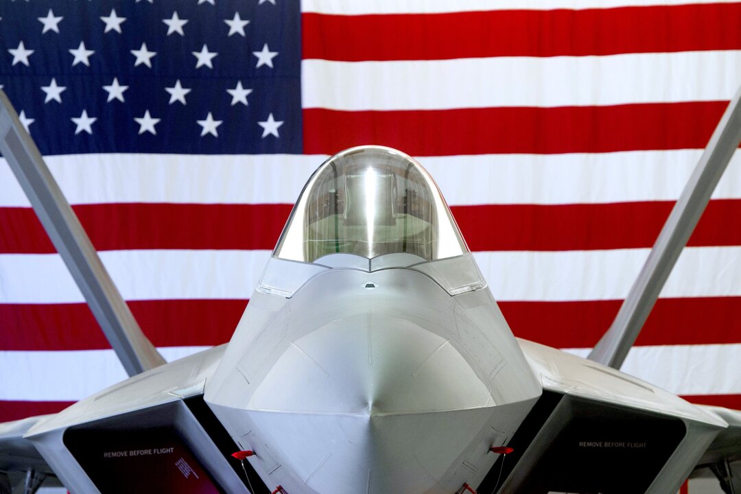 F-22’s Supercruise to Be Improved by New Stealthy Fuel Tanks | The ...