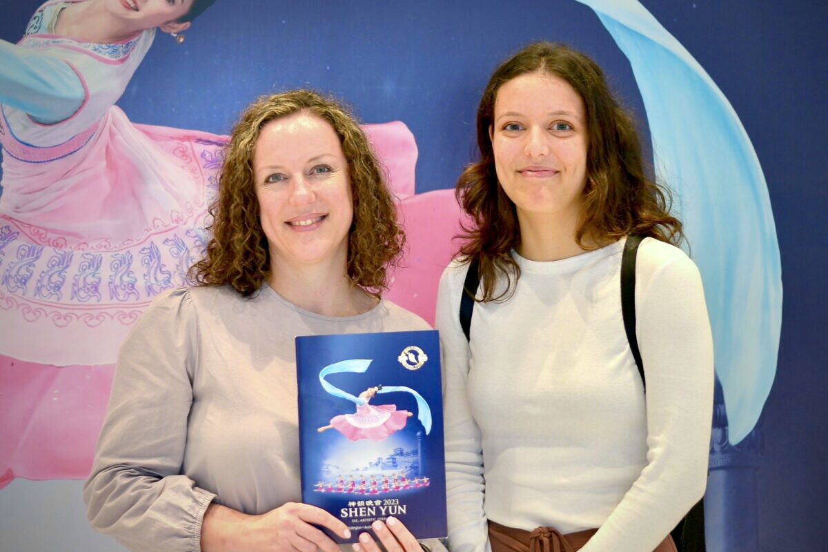 Shen Yun ‘Opens Your Eyes’: Mother and Daughter Stunned