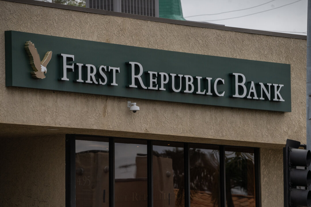 Regional Bank Shares Take Beating After First Republic Collapses | The ...