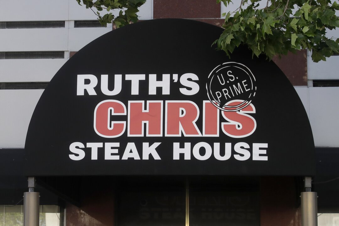 Darden Buys Ruth’s Chris Steak House for About $715 Million | The Epoch ...