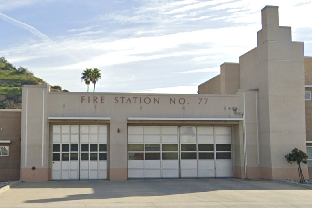 Vehicle Crashes Into Los Angeles Fire Station in Shadow Hills | The ...