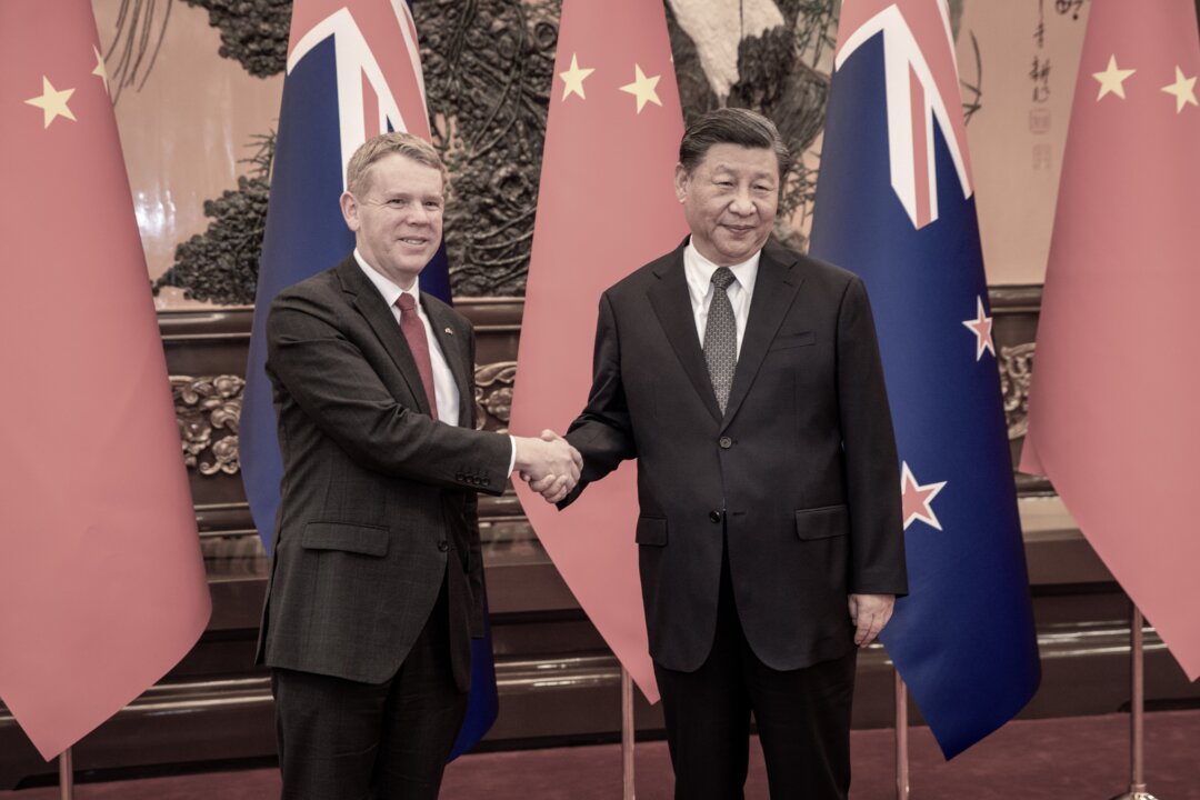 New Zealand PM Meets CCP Leader Xi Jinping and WEF Founder Klaus Schwab ...