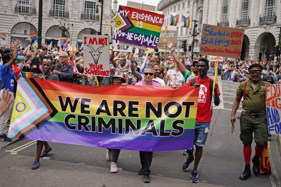 Metropolitan Police Says Dress Code ‘has not Changed’ and Thin Blue ...