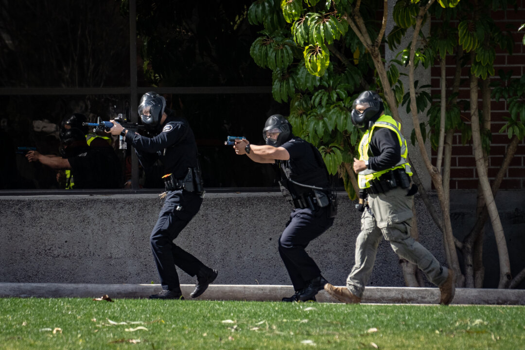 Man Shoots Dozens of Rounds From Top of California Apartment Building ...