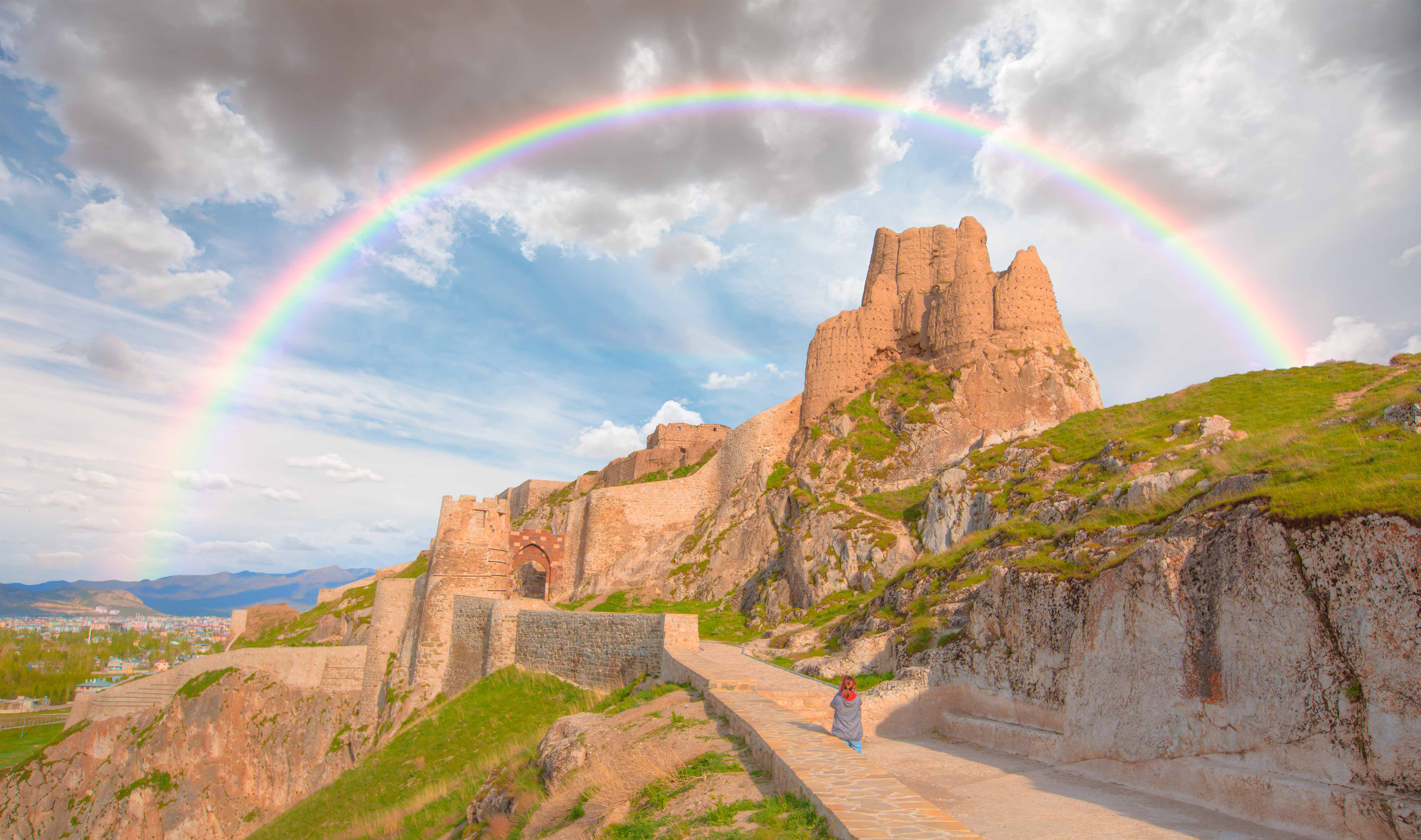 Van Castle: The Ancient Fortress Built in the 9th Century B.C. Without ...