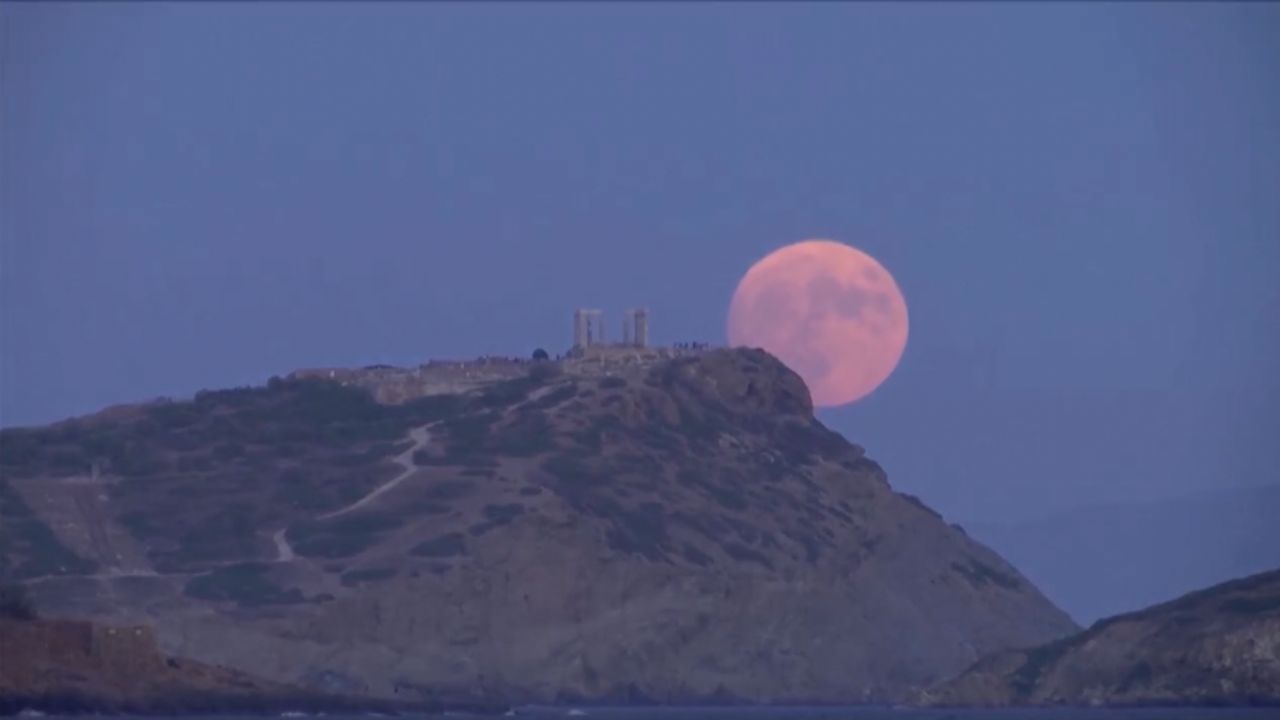 Rare ‘Blue’ Supermoon Lights Up Skies Worldwide | EpochTV
