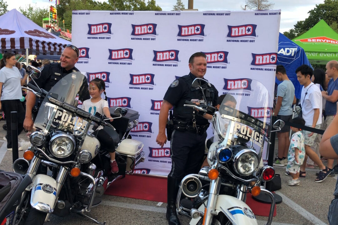 Community and Police Unite for National Night Out | The Epoch Times