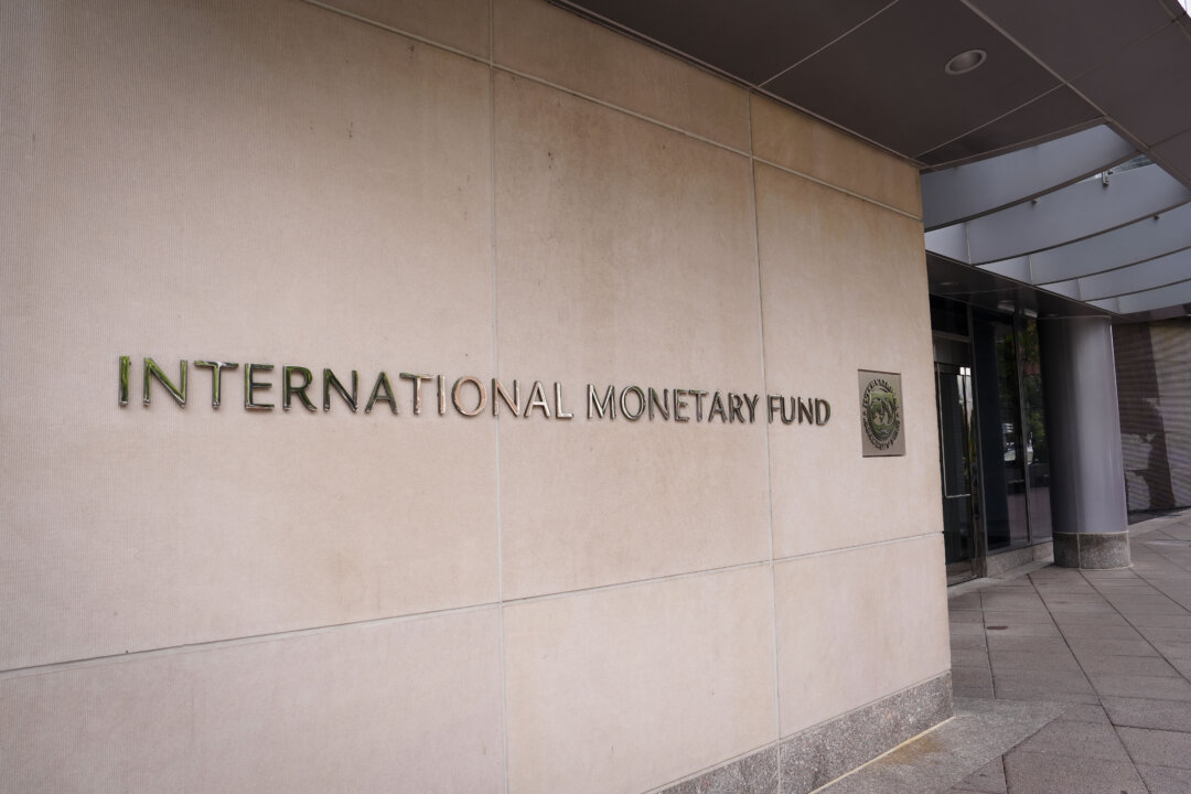 IMF Approves a $7 Billion Loan for Pakistan to Help Ailing Economy ...