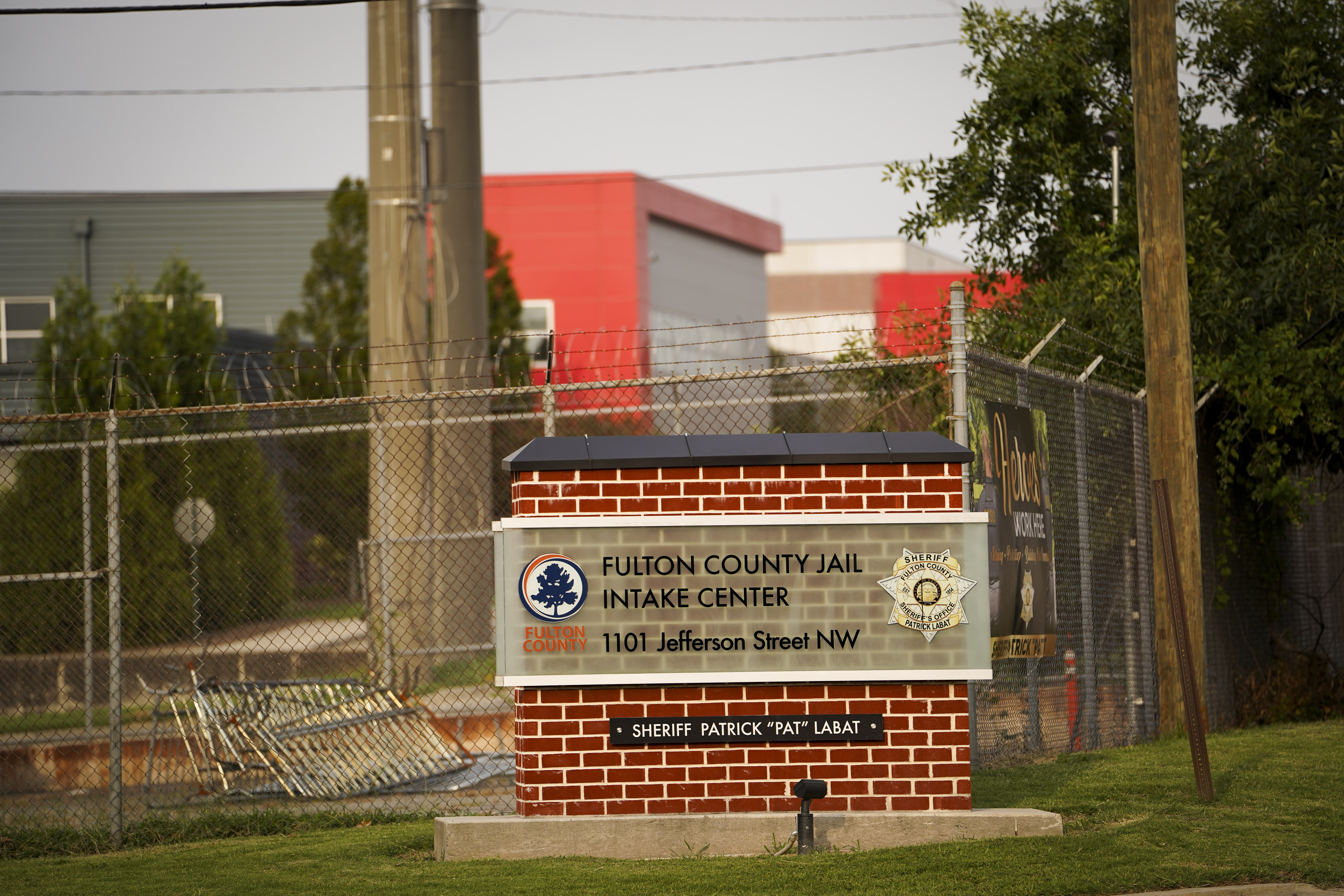 LIVE NOW: View ‘B’ of Fulton County Jail Where Trump and Others ...