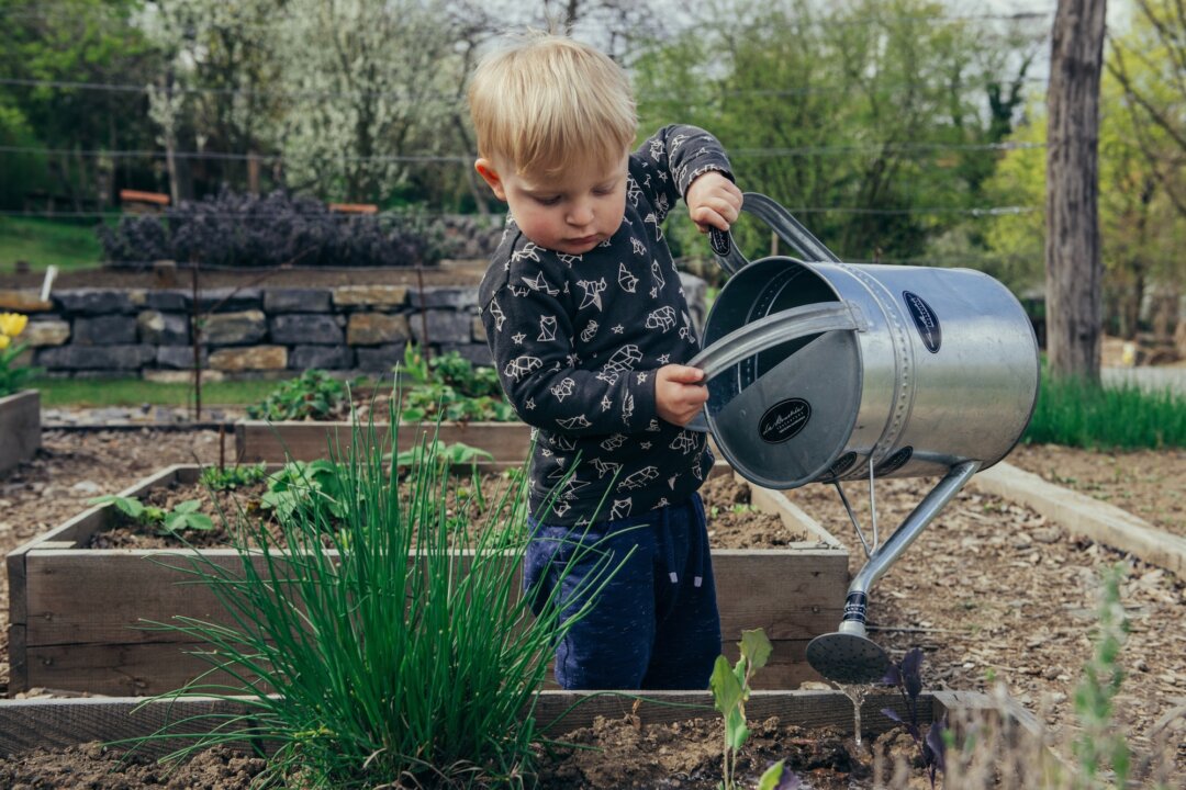 How to Strengthen Your Child’s Work Ethic | The Epoch Times