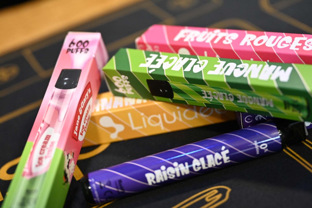 Primary School Kids Becoming Addicted to Vaping, Data Shows | The Epoch ...