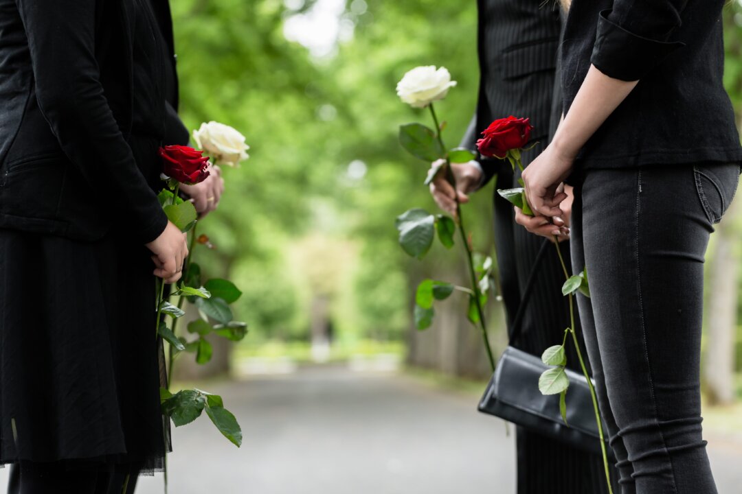 Making Funeral Arrangements | The Epoch Times