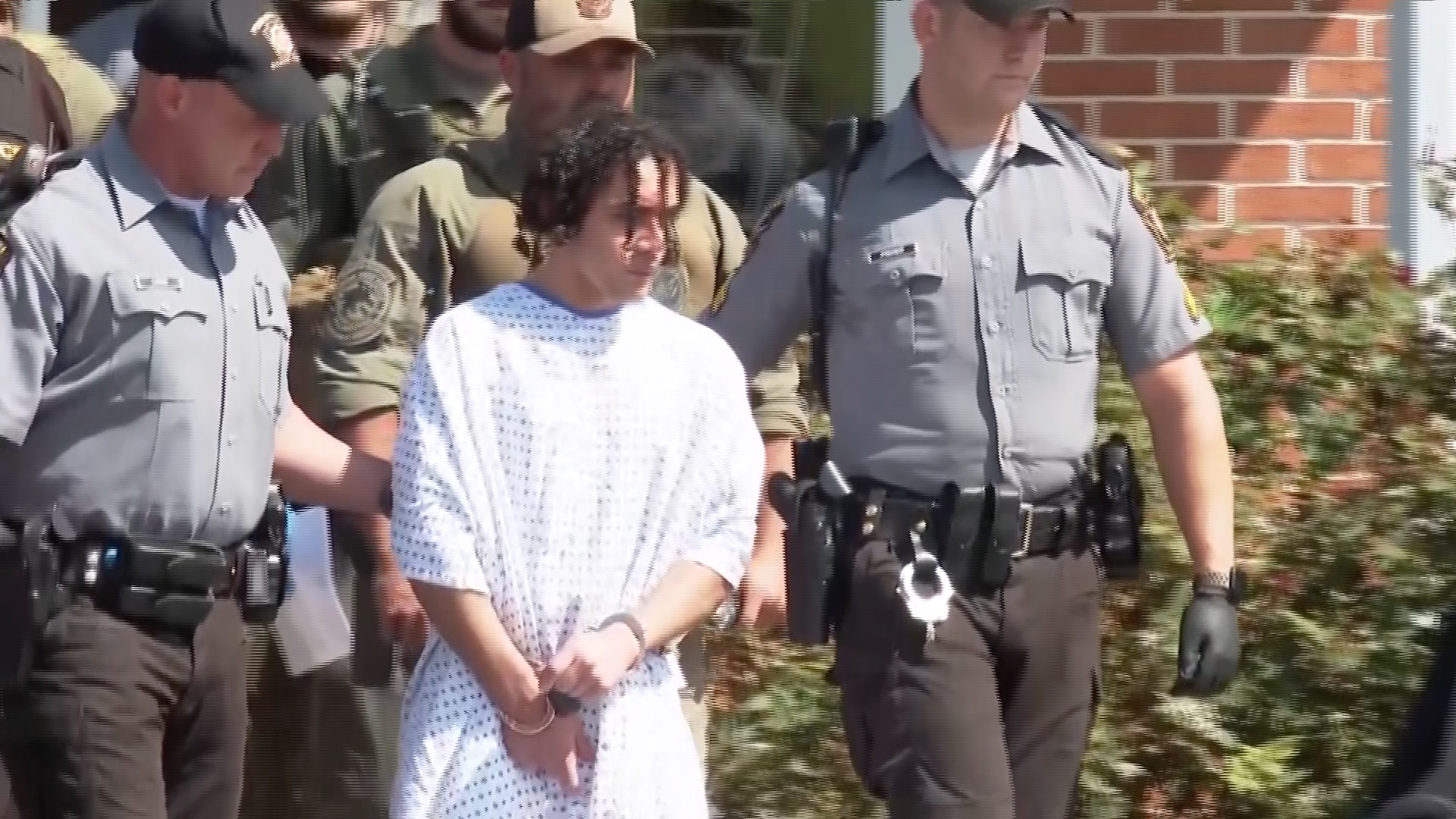 Captured Fugitive Moved to Pennsylvania Prison in Hospital Gown | EpochTV