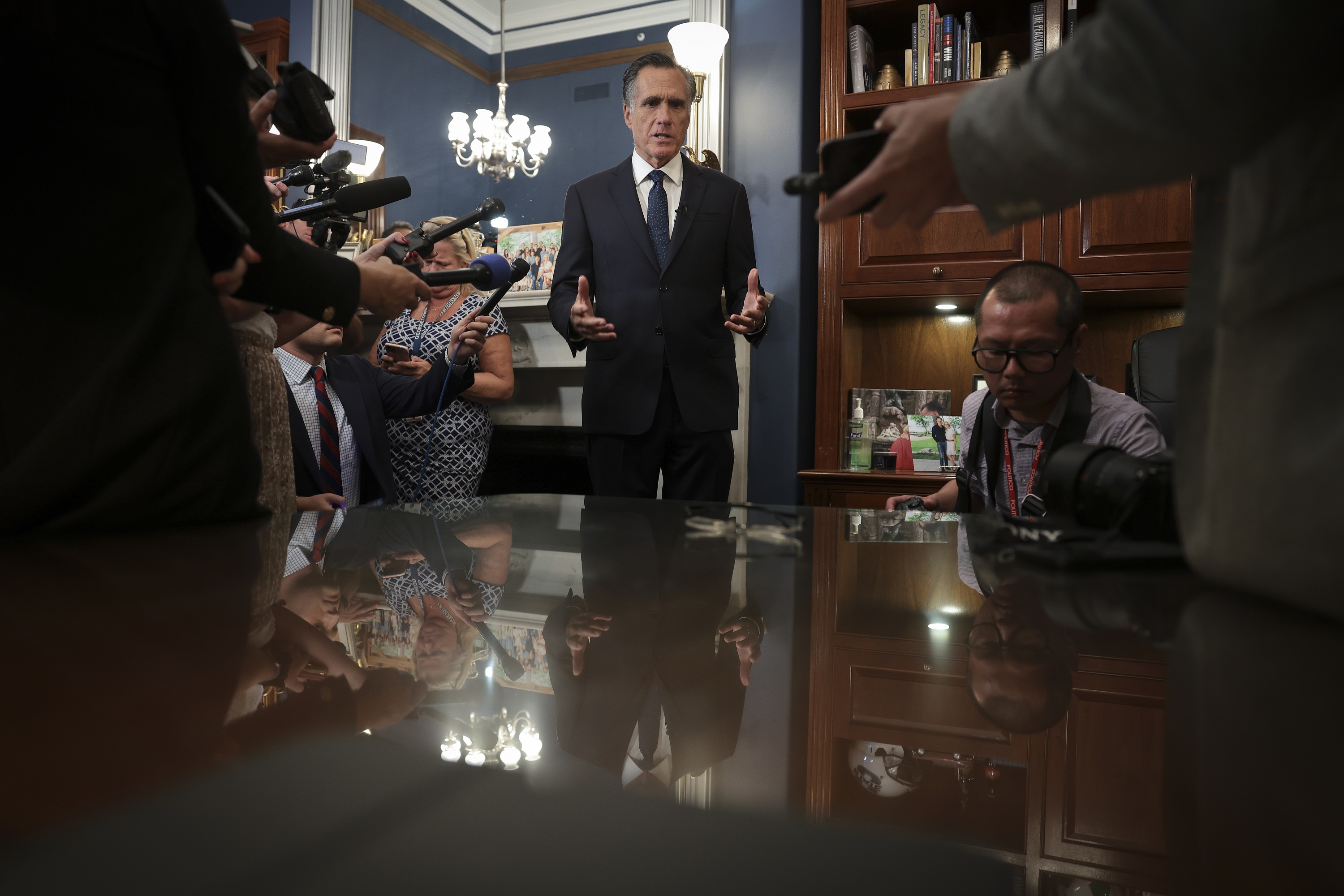 Romney Urges Trump, Biden to Step Aside for Younger Candidates | EpochTV