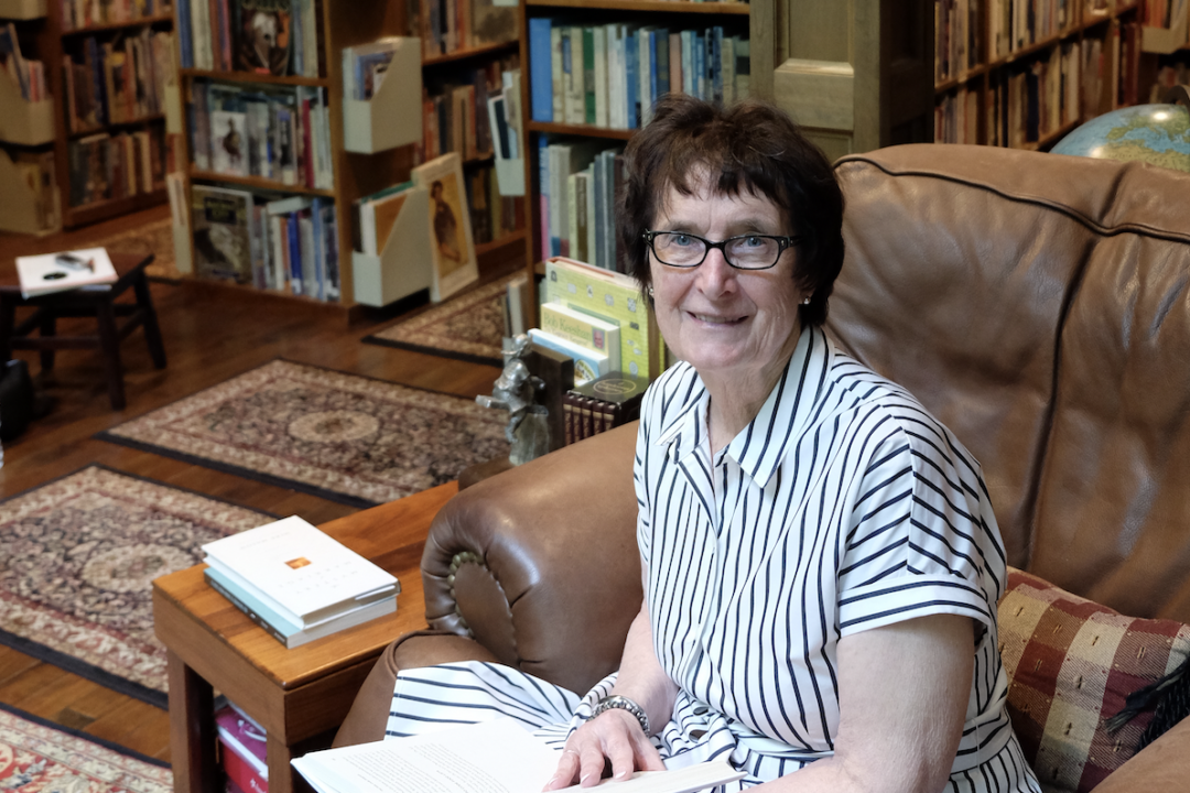 Woman Builds Home Library with 33,000 Children’s Books to Share Love of ...