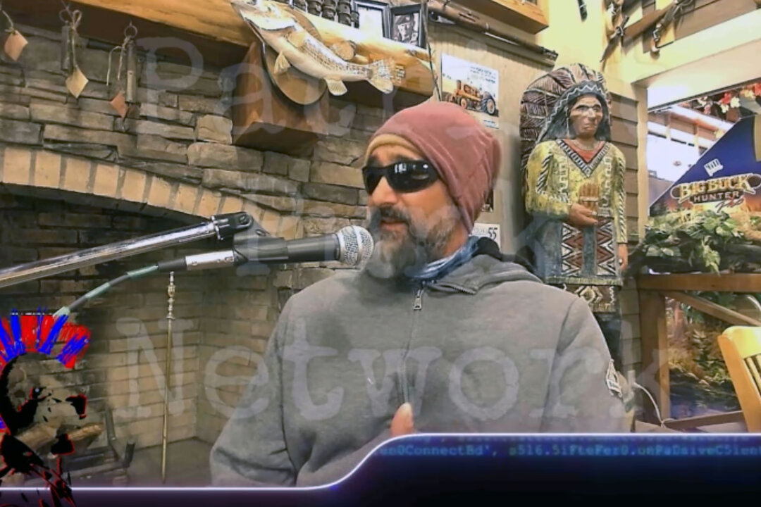 Mysterious Jan. 6 Figure Says He’s Not a Federal Agent or Provocateur ...