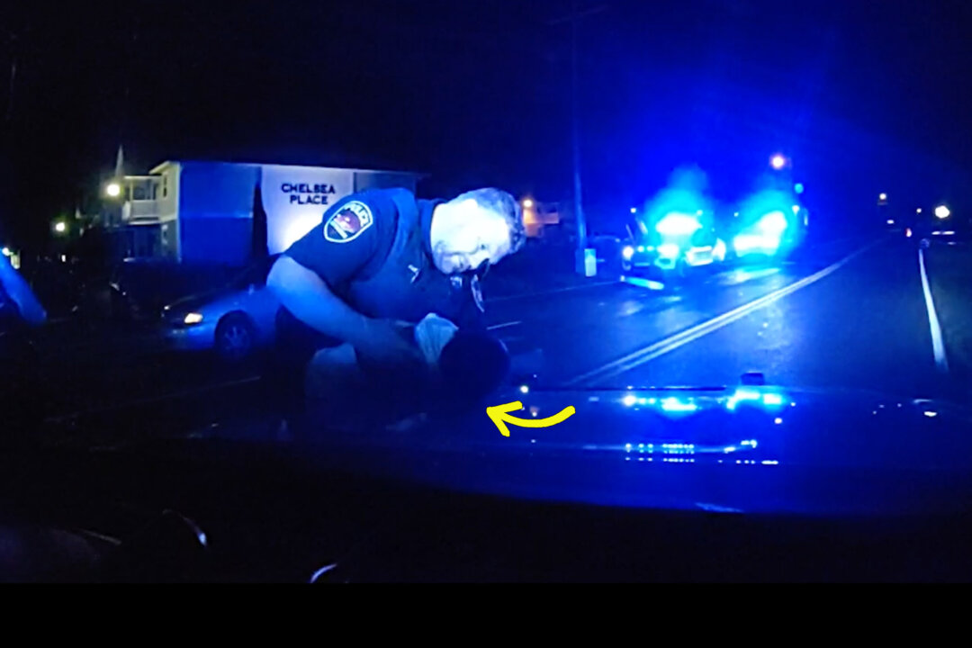 ‘Stay With Me, Buddy!’: Heroic Officer Performs Life-Saving CPR on Baby ...