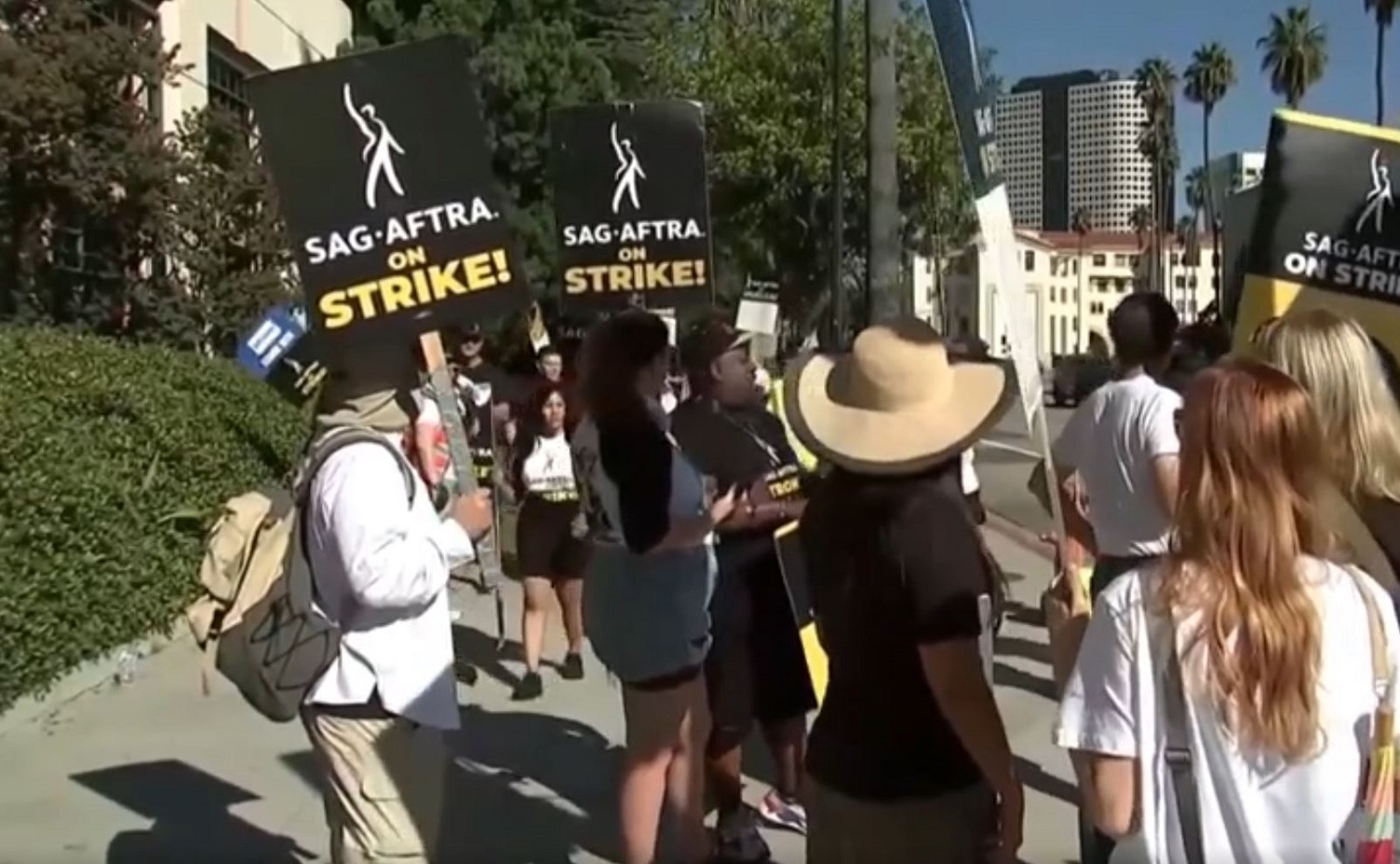 Striking Actors Picket in Los Angeles | EpochTV
