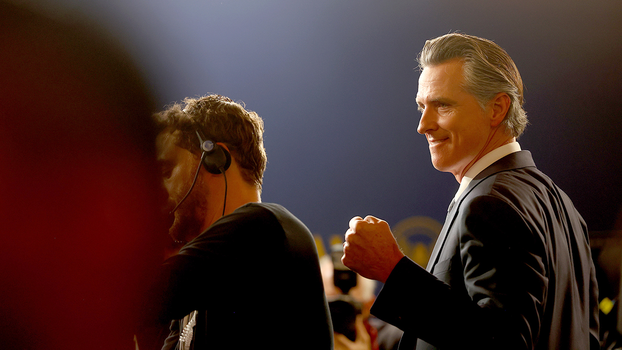 Newsom Going to China Ahead of APEC | EpochTV