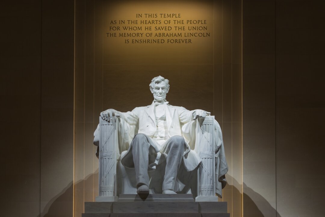 Essential Reading: Selected Quotes and Speeches of Lincoln (I ...