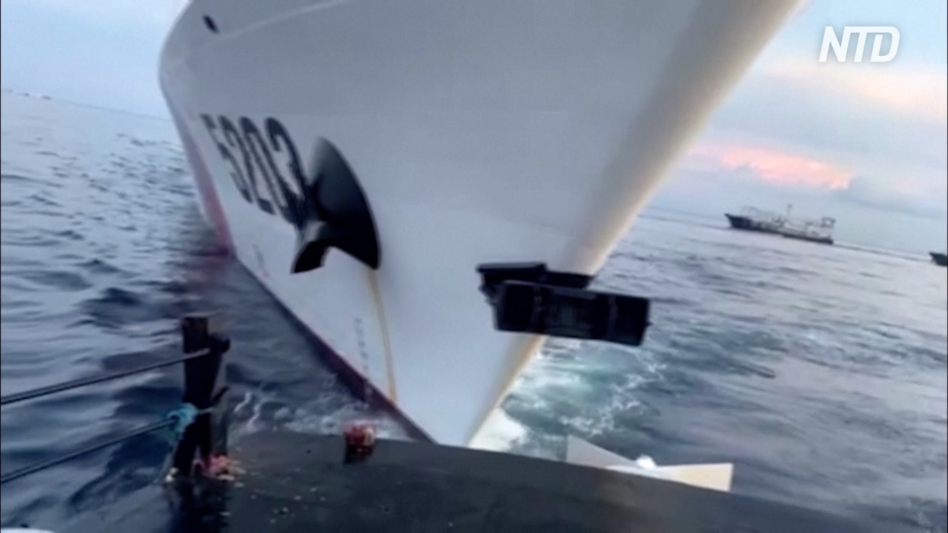 Video Chinese Philippine Boats Collide In South China Sea Epochtv