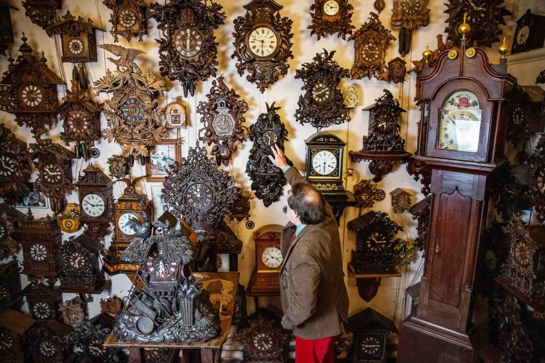 Bros With World’s Largest Collection of Cuckoo Clocks Ready to Set ...