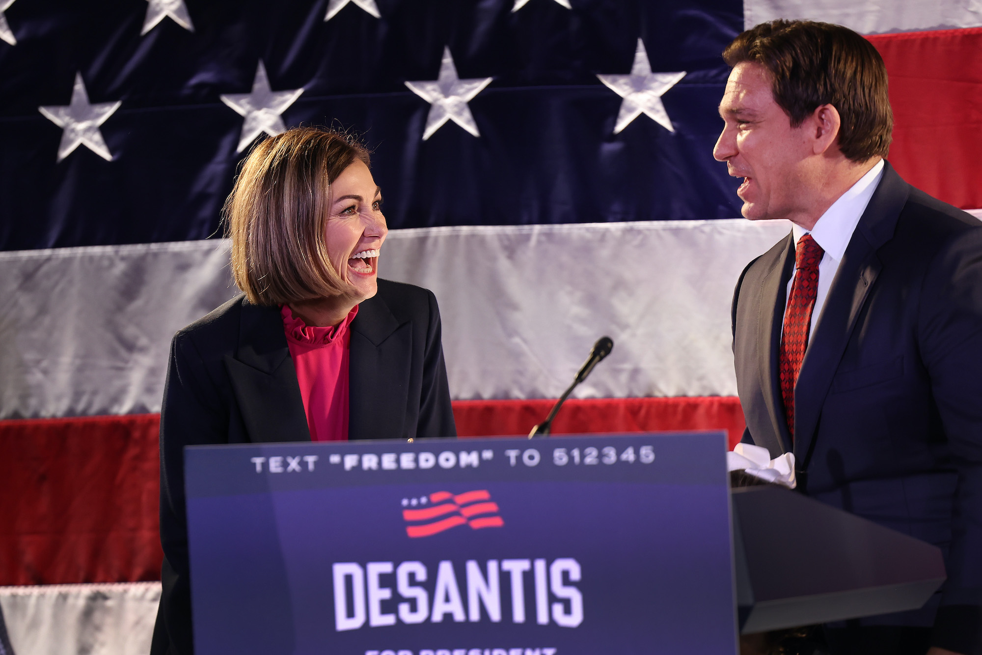 Ron DeSantis Rallies in Des Moines With Iowa Governor Kim Reynolds ...