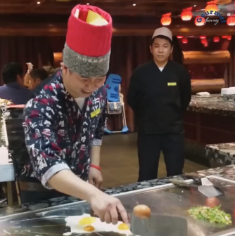 Awesome Chef Shows Off His Skills With Eggs | EpochTV
