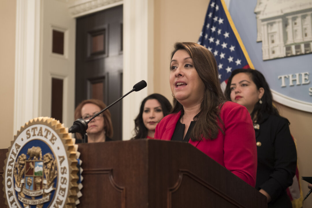 Tony Cárdenas Retiring From Congress, Endorses Luz Rivas | The Epoch Times