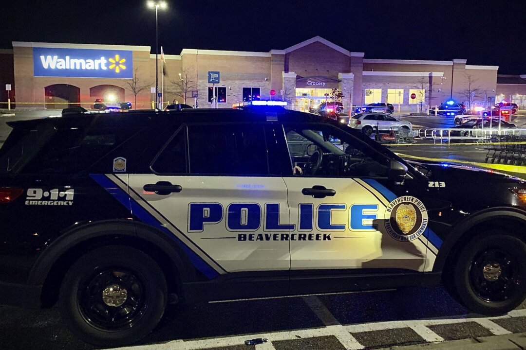 Shooter Wounds 4 in Ohio Walmart Store Before Killing Himself, Police ...