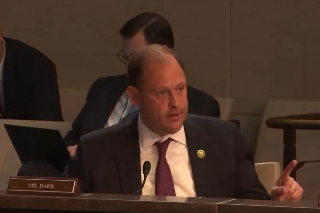 Rep. Barr: Take Advantage of CCP’s Communist ‘Achilles Heel’ | EpochTV