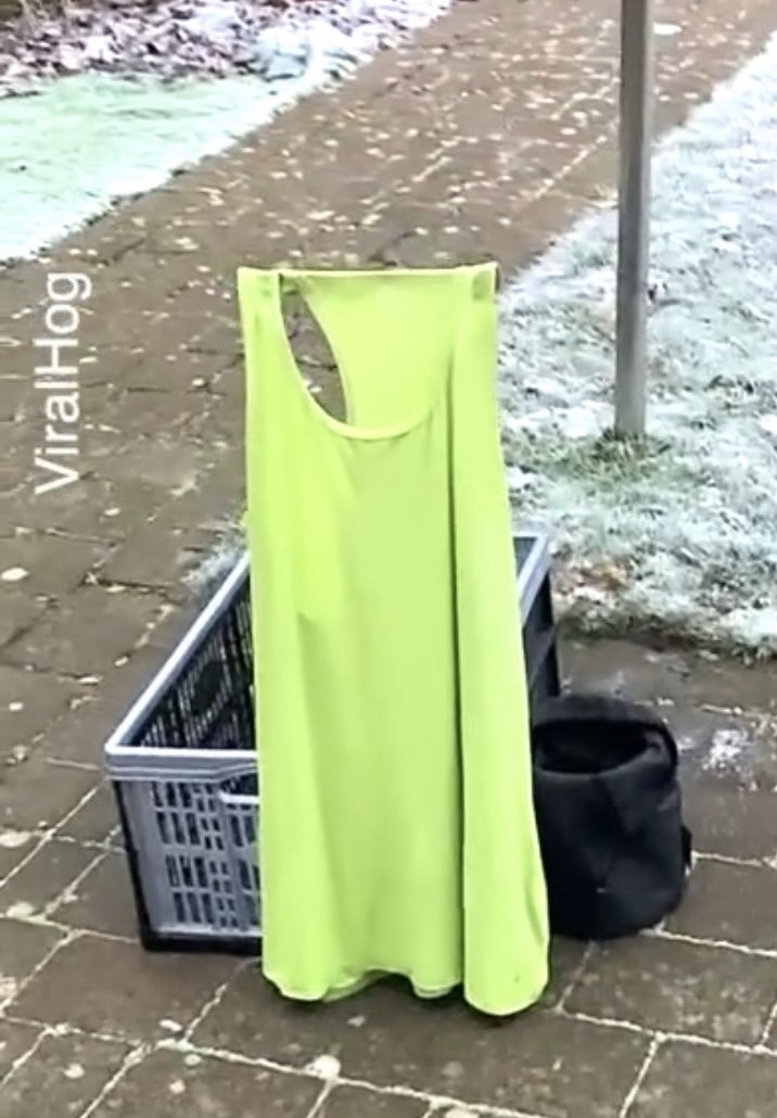 Family’s Laundry Freezes on the Clothesline! | EpochTV