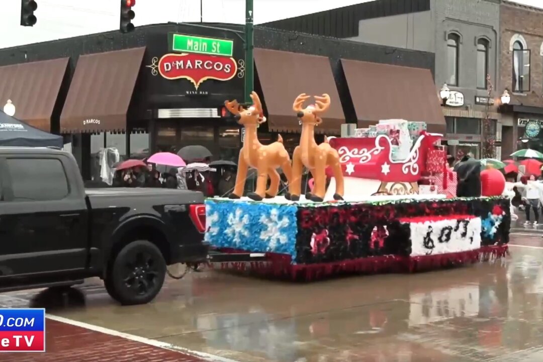 Rochester Area Hometown Christmas Parade | EpochTV