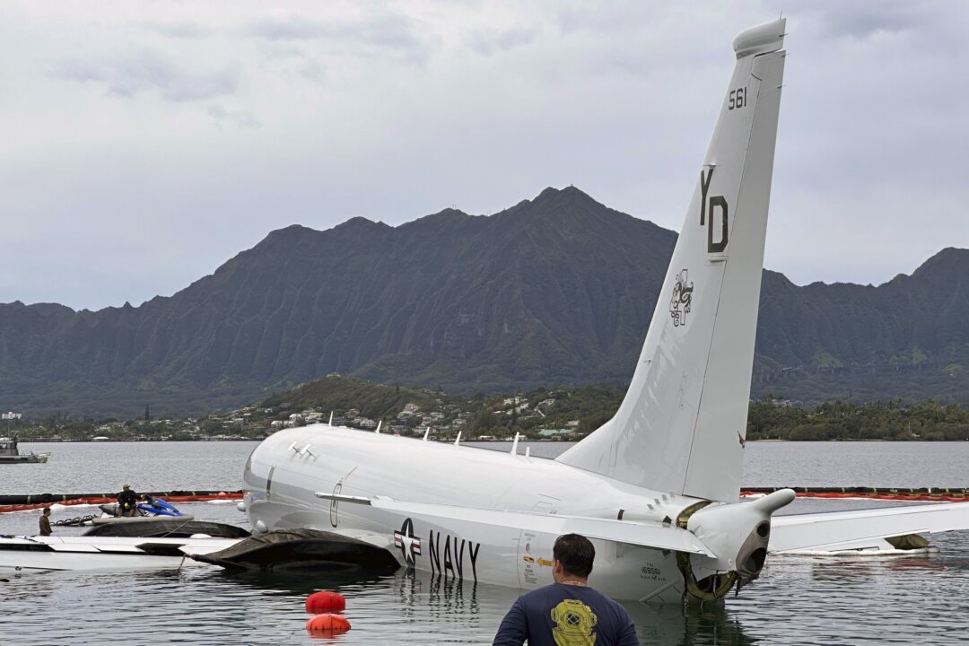US Navy Plane Removed From Hawaii Bay After It Overshot Runway; Coral ...