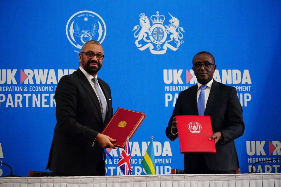 Cleverly: Rwanda Will Stick to Migrant Treaty Terms | The Epoch Times