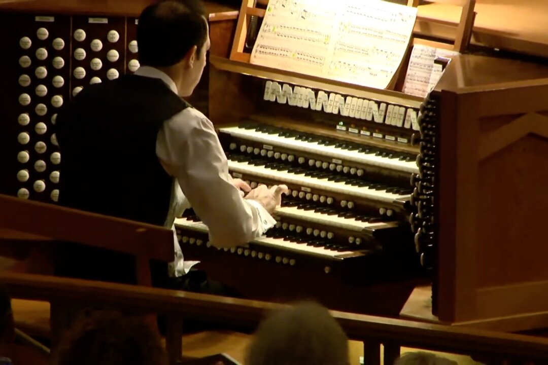 Bach: Toccata and Fugue in D Minor, Organ | EpochTV Bach: Toccata and Fugue in D Minor, Organ | EpochTV