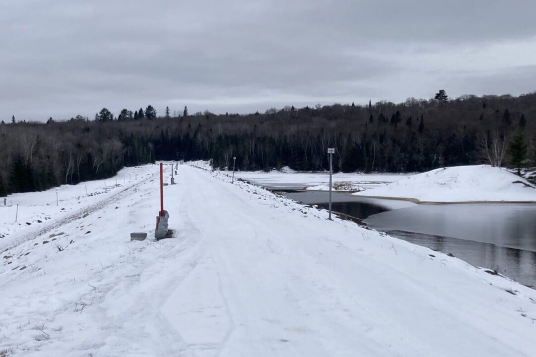 Work to Secure Quebec Dike Continues One Week After Evacuation Over ...