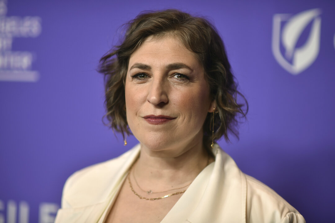 Mayim Bialik Out as ‘Jeopardy!’ Host | The Epoch Times
